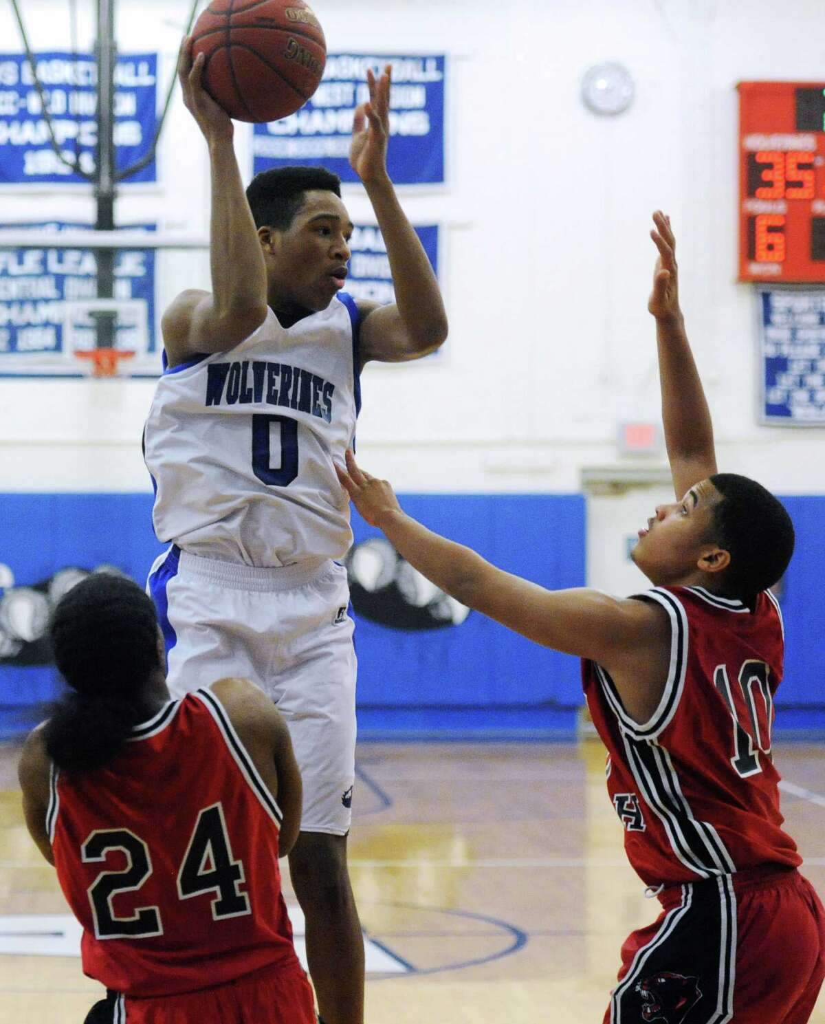 Balanced scoring leads Abbott Tech boys basketball past Platt Tech