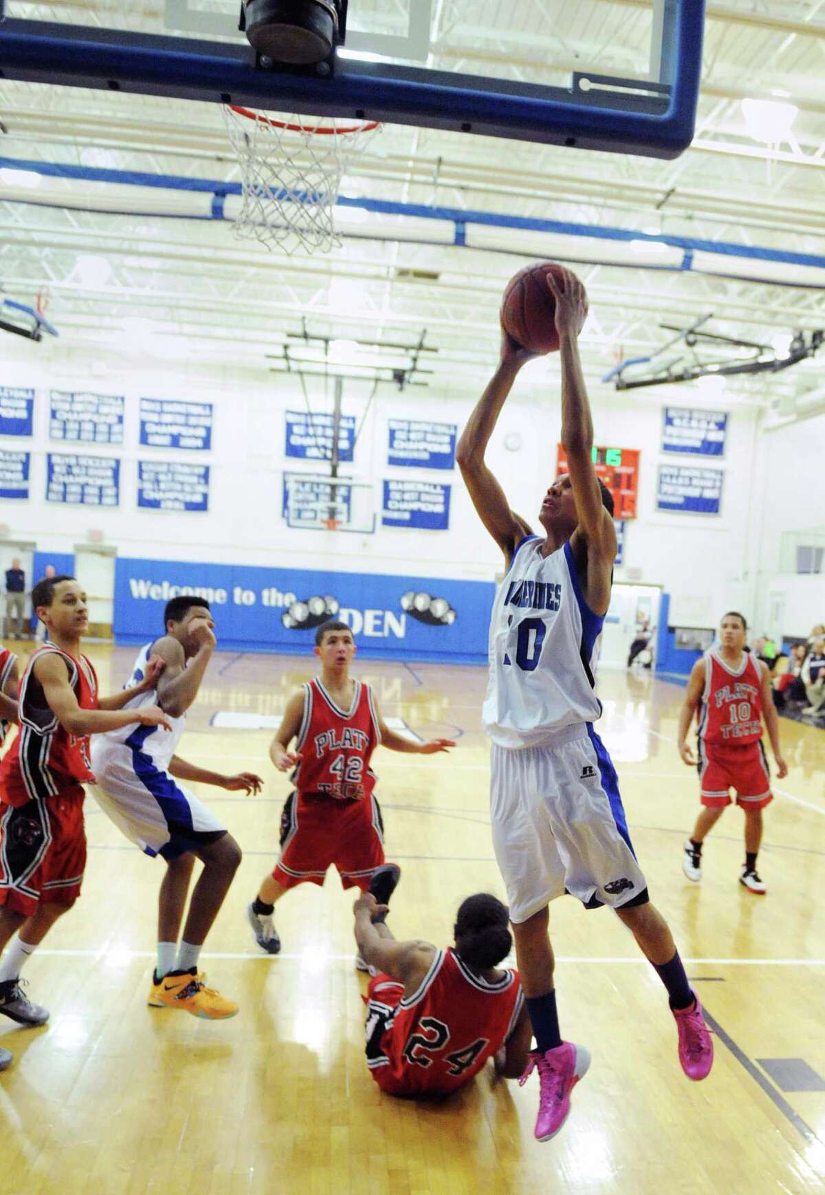 Balanced scoring leads Abbott Tech boys basketball past Platt Tech