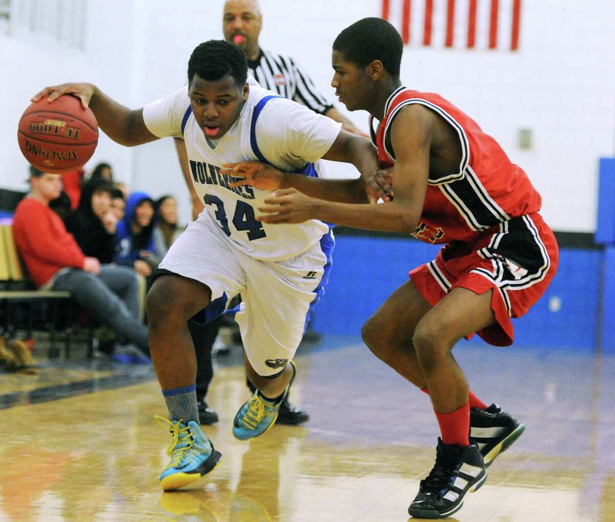 Balanced scoring leads Abbott Tech boys basketball past Platt Tech