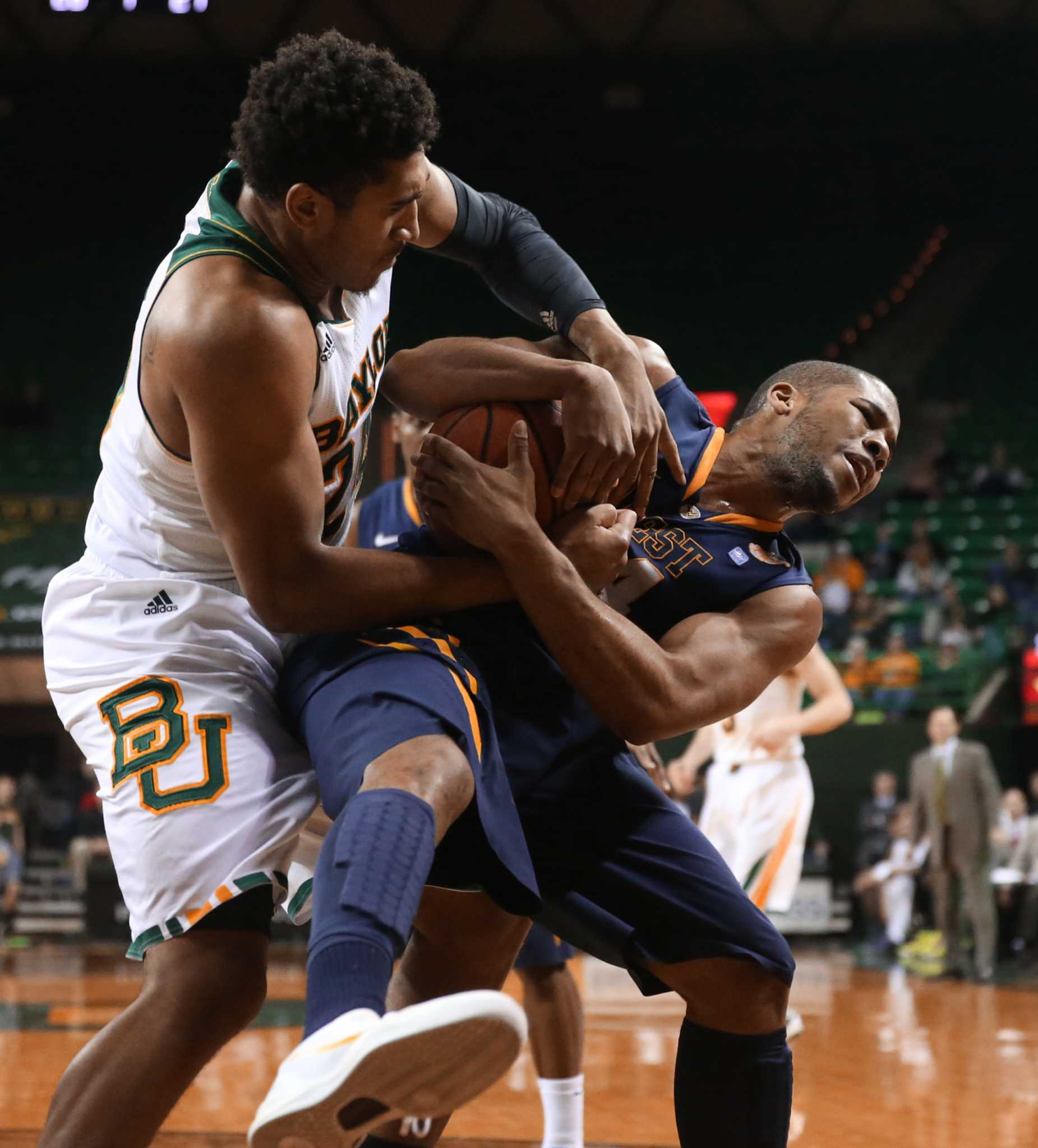 College basketball: West Virginia, buzzer team up to beat Baylor