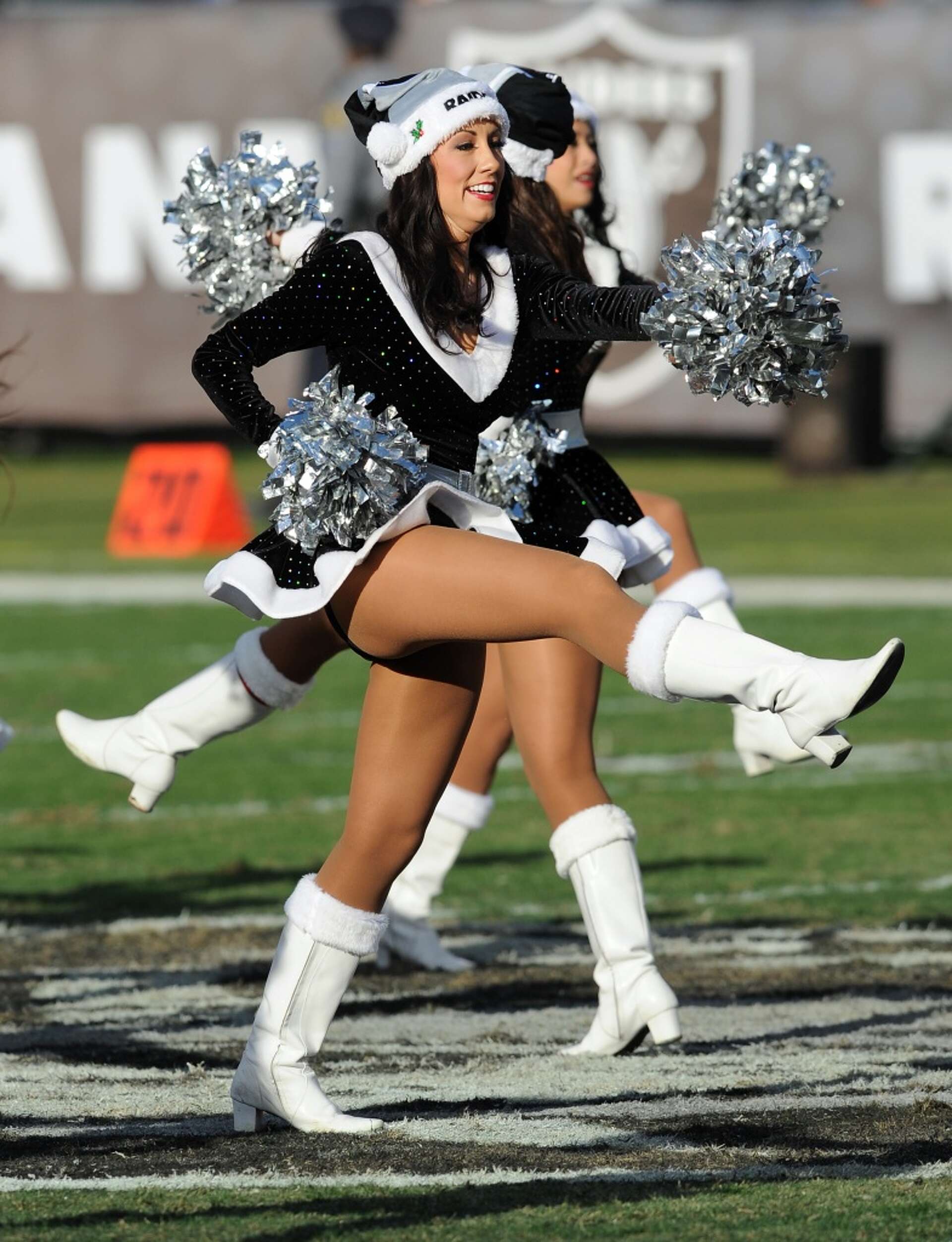 Raiders ask judge to sideline cheerleader lawsuit