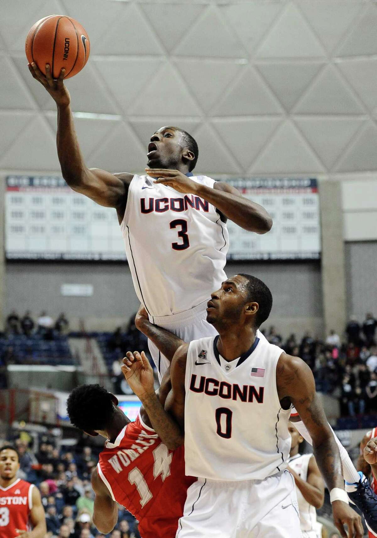 UConn guard Samuel to transfer