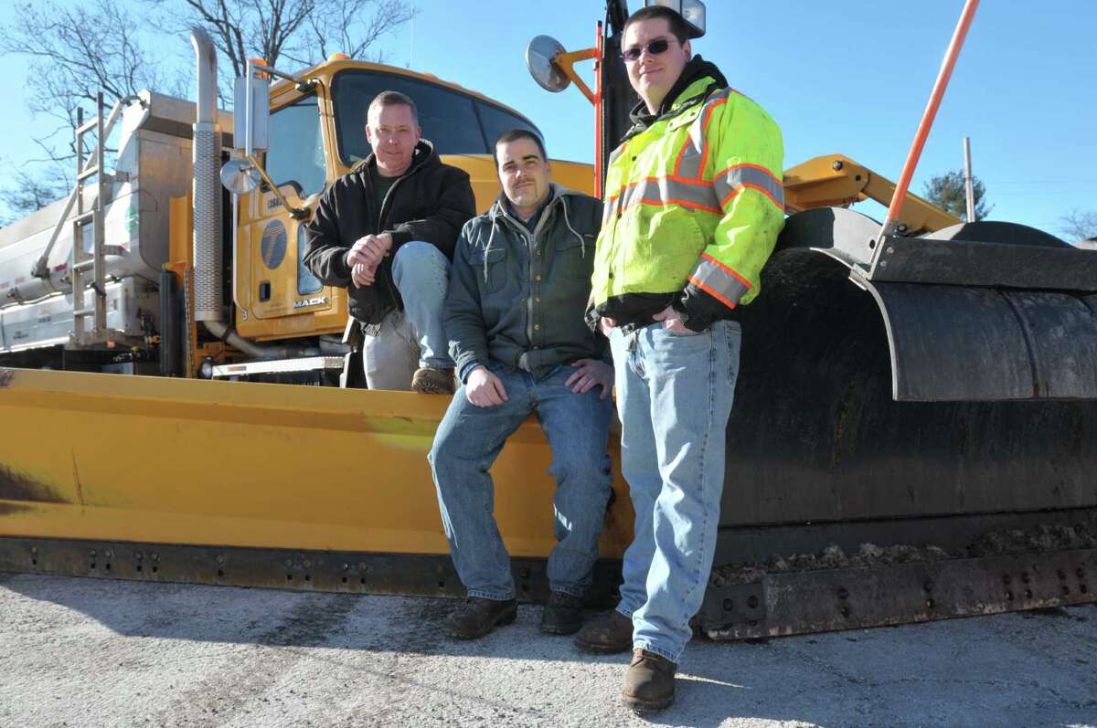 DOT workers save 2 from from burning car