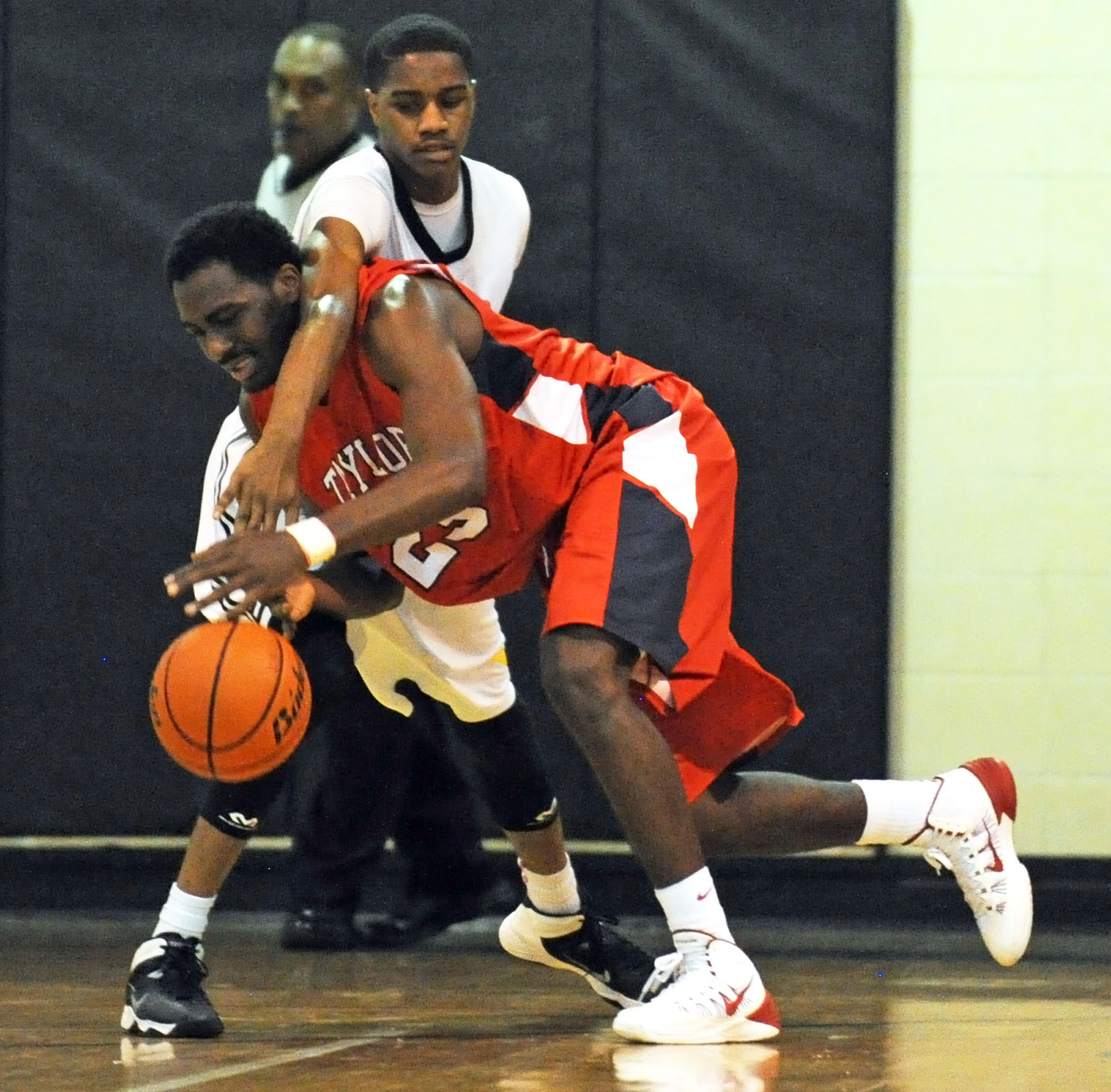 Eisenhower claims district title with win over Alief Taylor