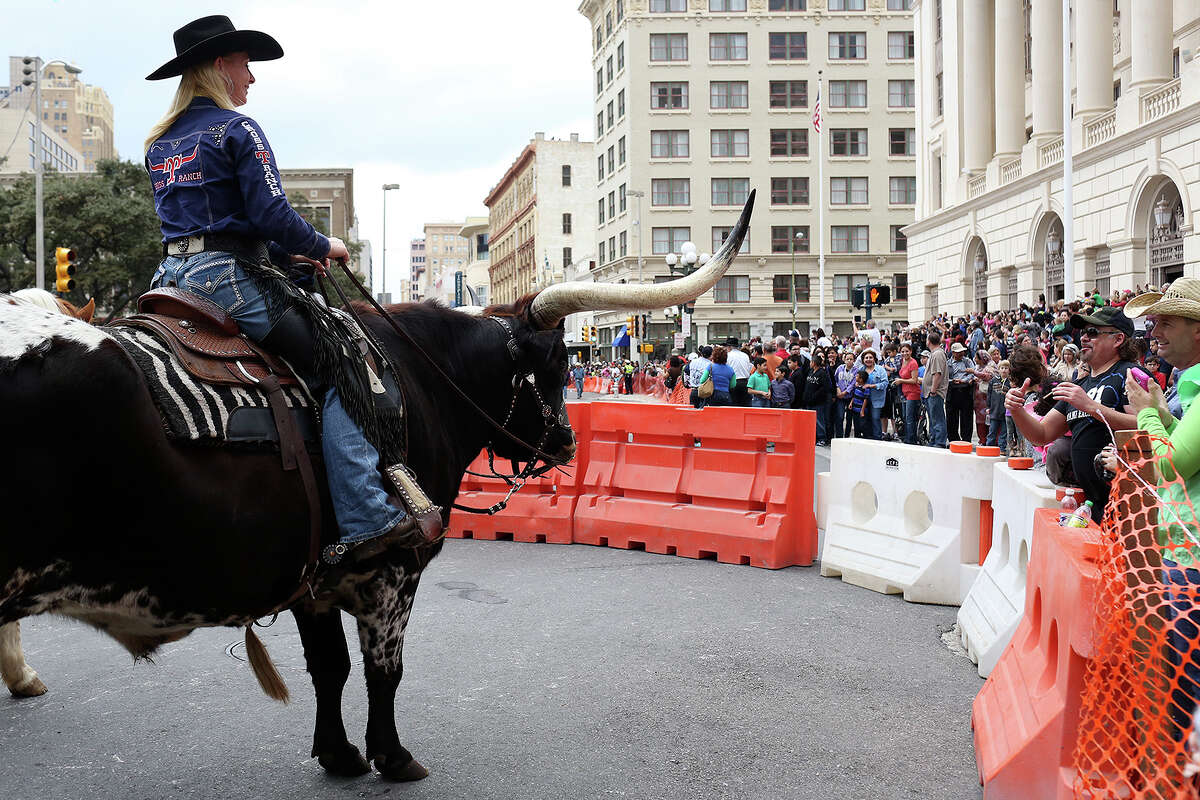 Downtown cattle drive kicks off rodeo