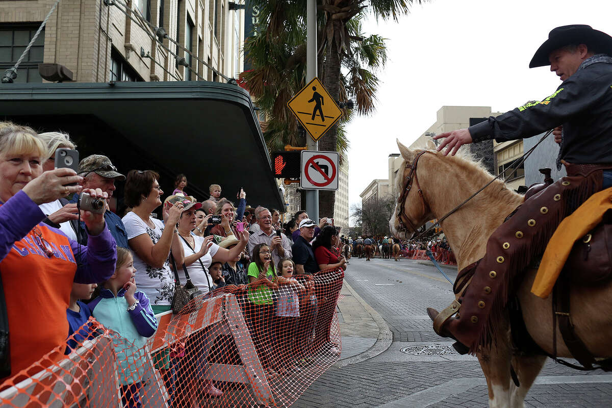 Downtown cattle drive kicks off rodeo