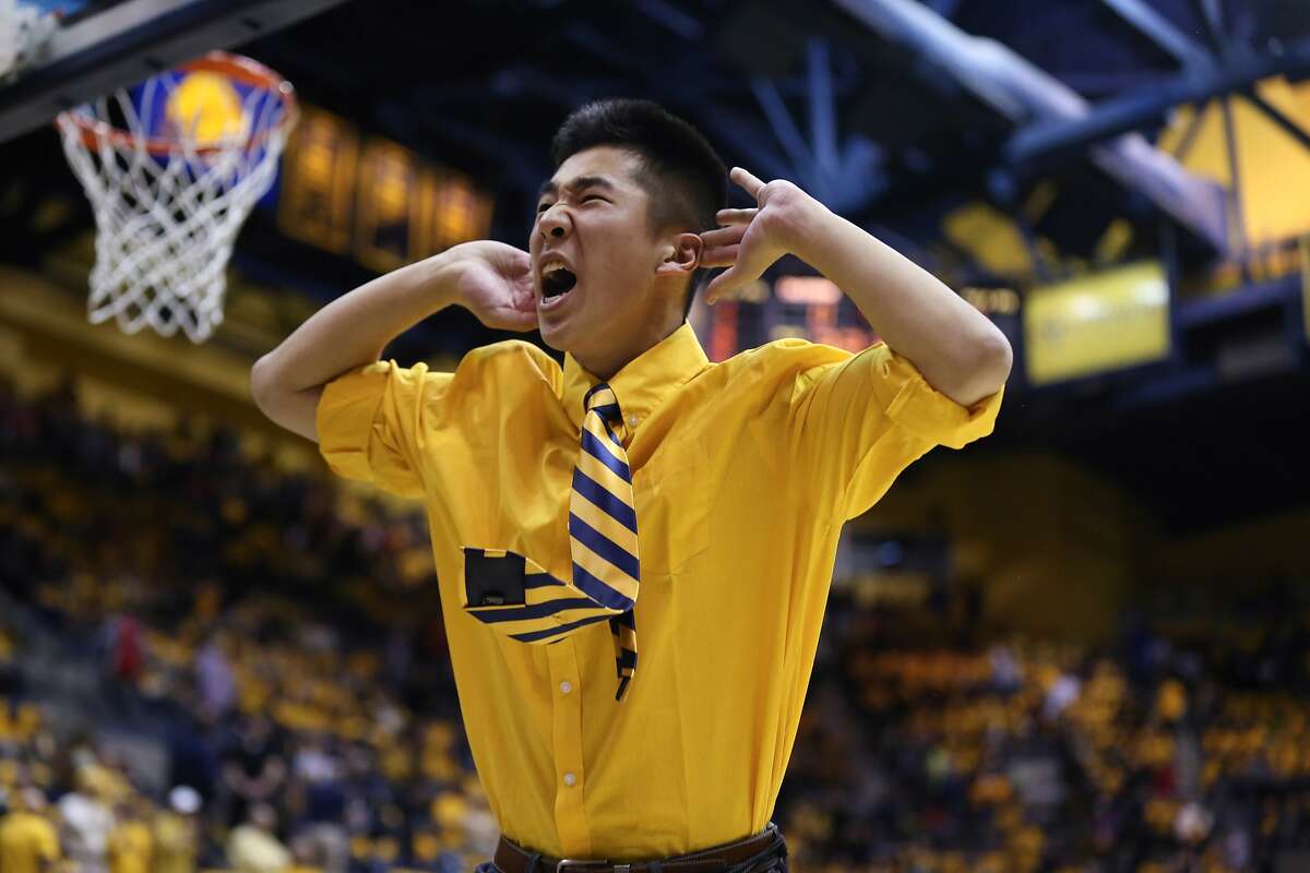 Cal knocks off undefeated Arizona on Cobbs' shot
