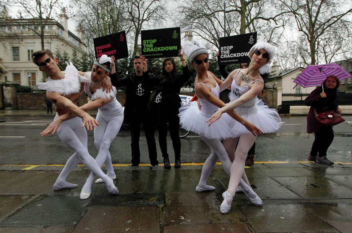 World news photos: Boulder dozes home, dancers protest and more