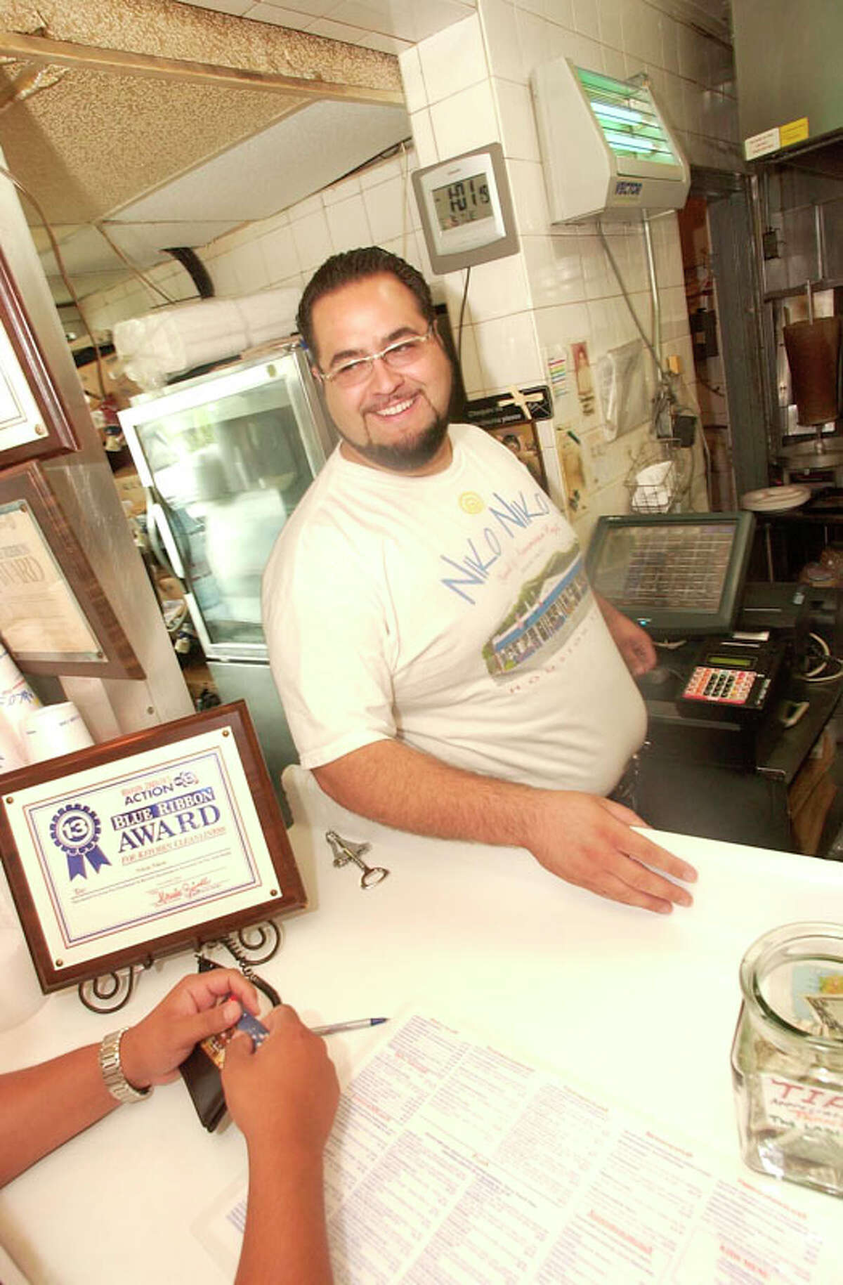 'Cake Boss' gives Third Ward bakery valuable advice on TLC episode