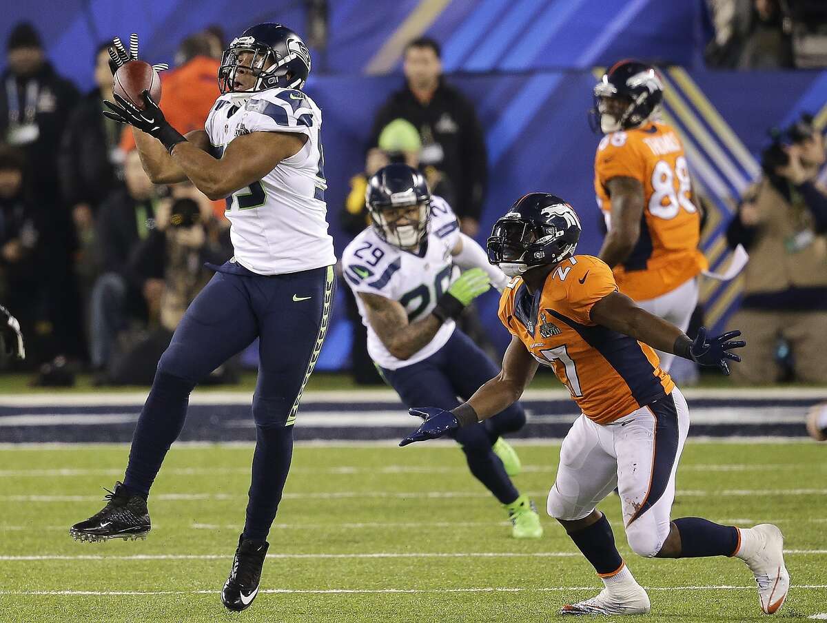 Seahawks beat Broncos 43-8 to win 1st Super Bowl title