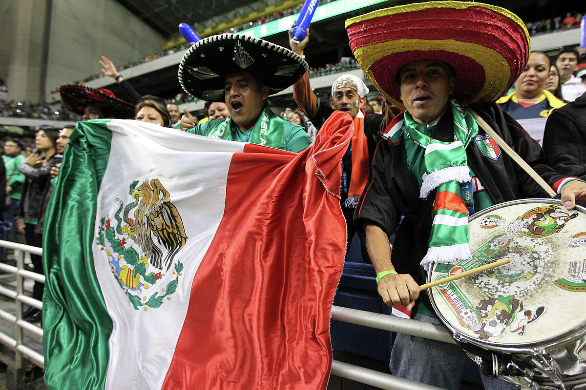 'El Matador' still thrills soccer fans