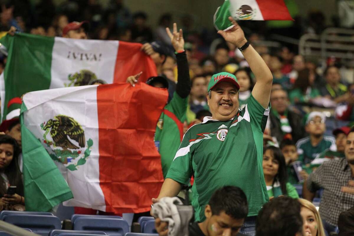 'El Matador' still thrills soccer fans