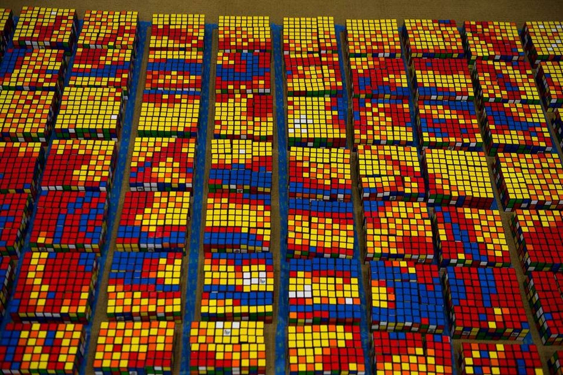 Rice students make a Nelson Mandela out of 600 Rubik's Cubes