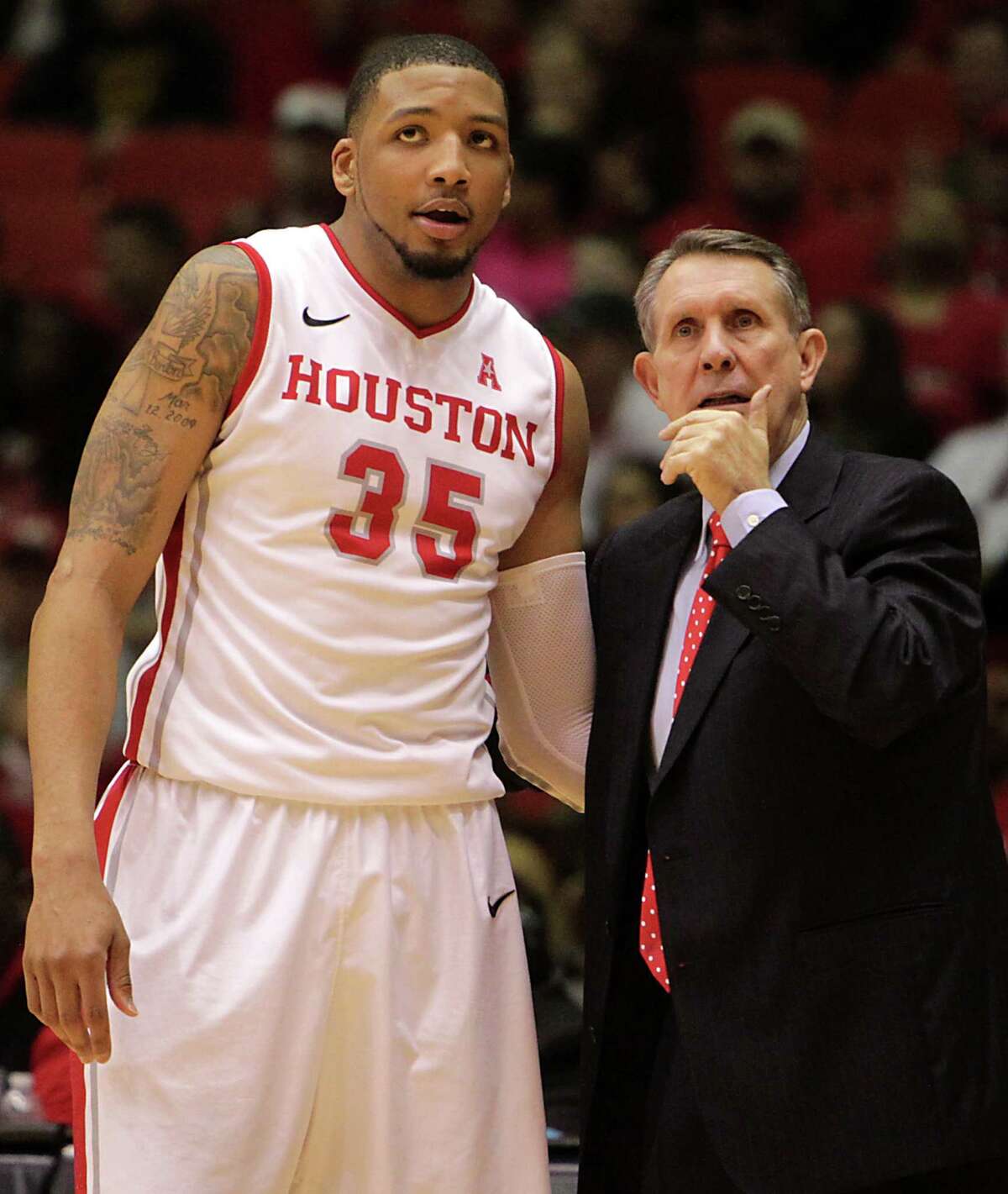 UH men's basketball coach James Dickey to step down