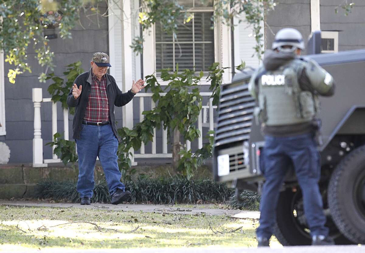 Police: La Marque woman held husband hostage