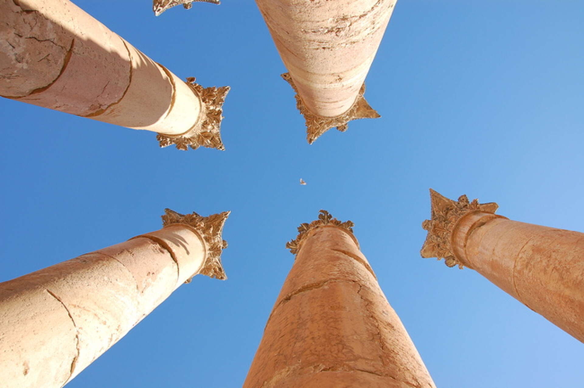 15 beautiful ruins around the world