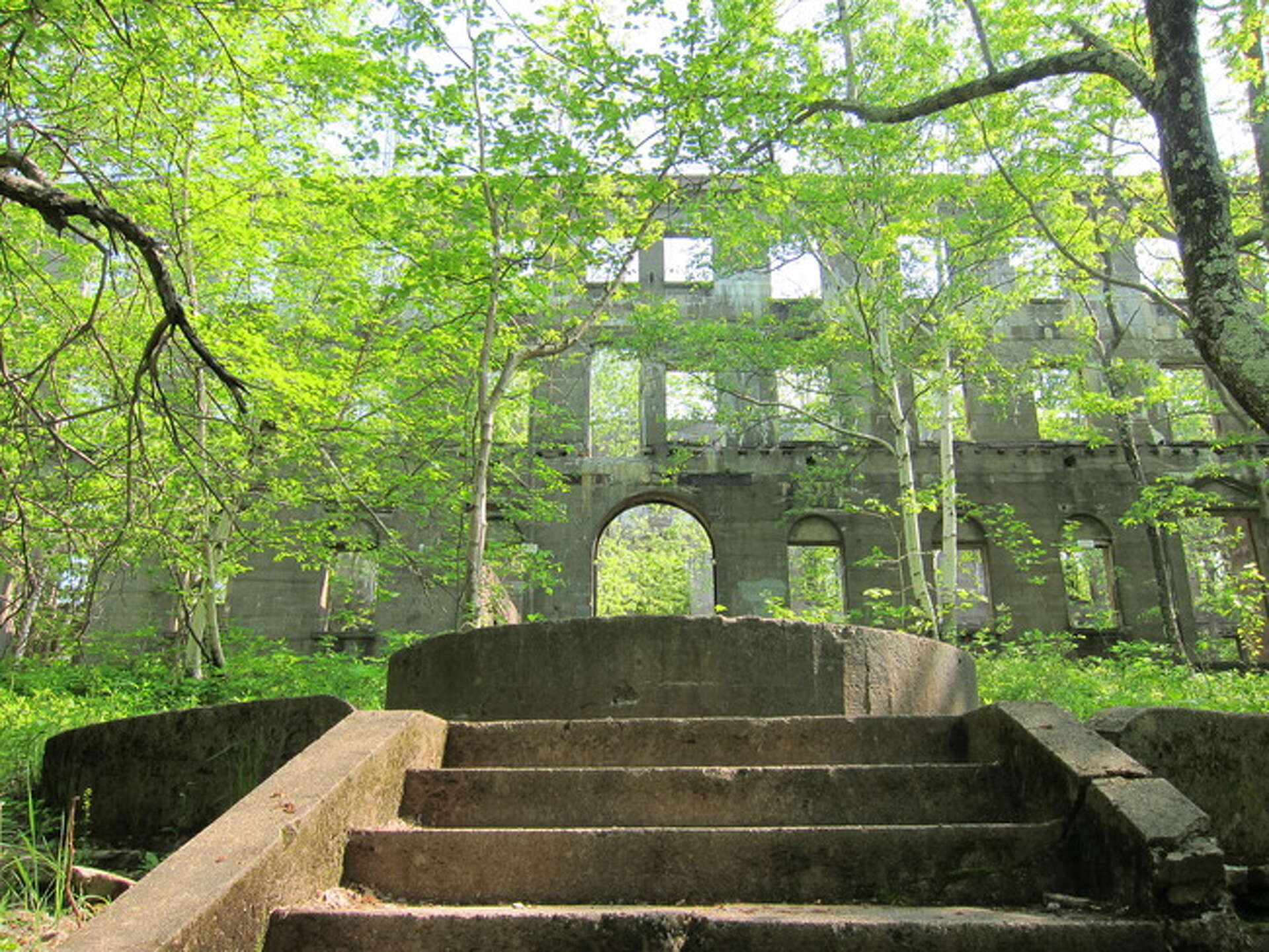 15 beautiful ruins around the world