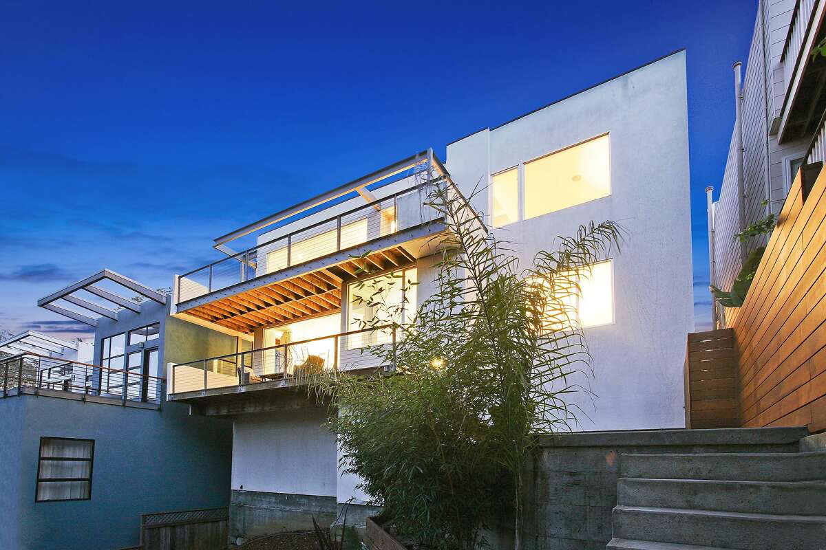 Hot Property: Vertical floor plan dominates double lot in Noe Valley
