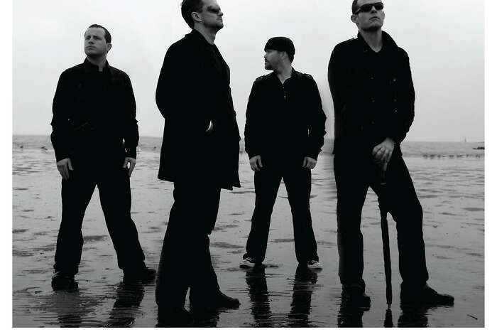 Cover band - flashy (Neil) Diamond is a convincing fake