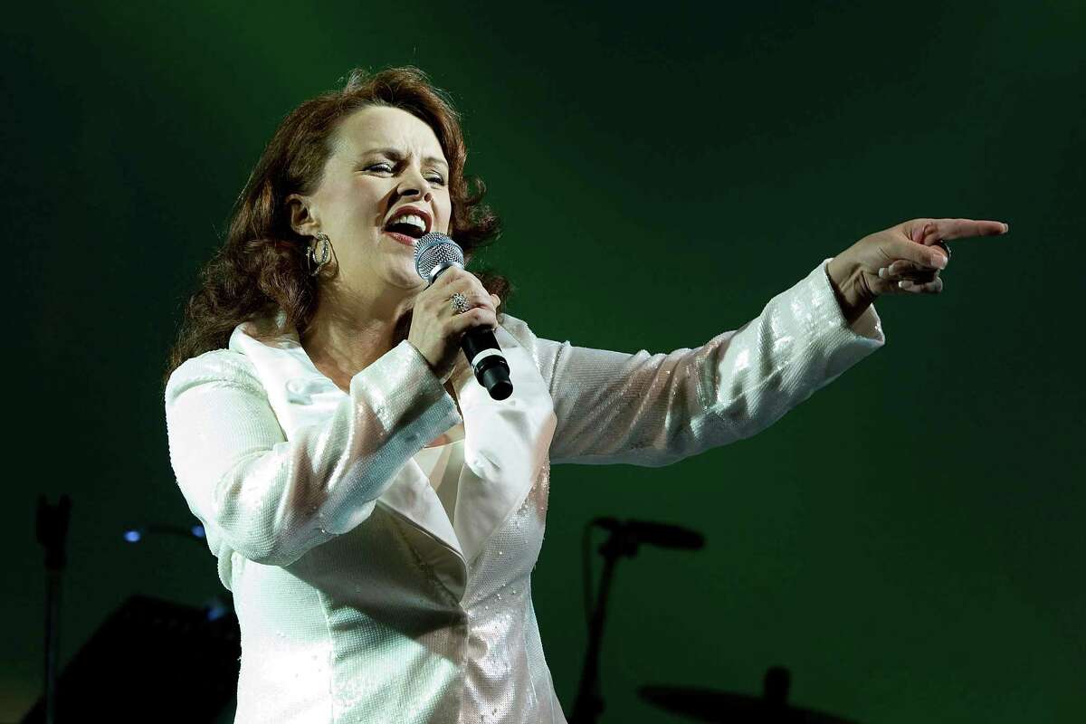 Top selling artist Sheena Easton to perform Valentine's Day in Fairfield
