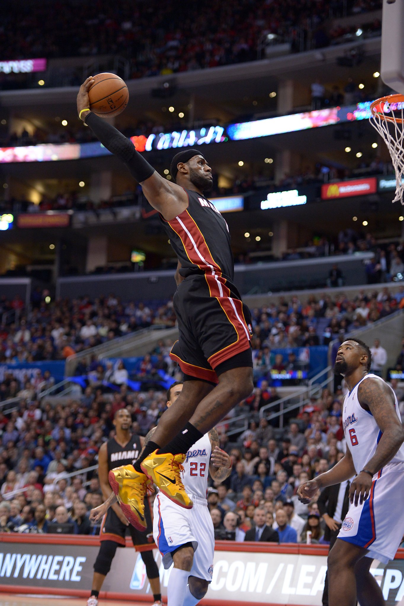 As NBA stars flash, watchers can't enjoy show