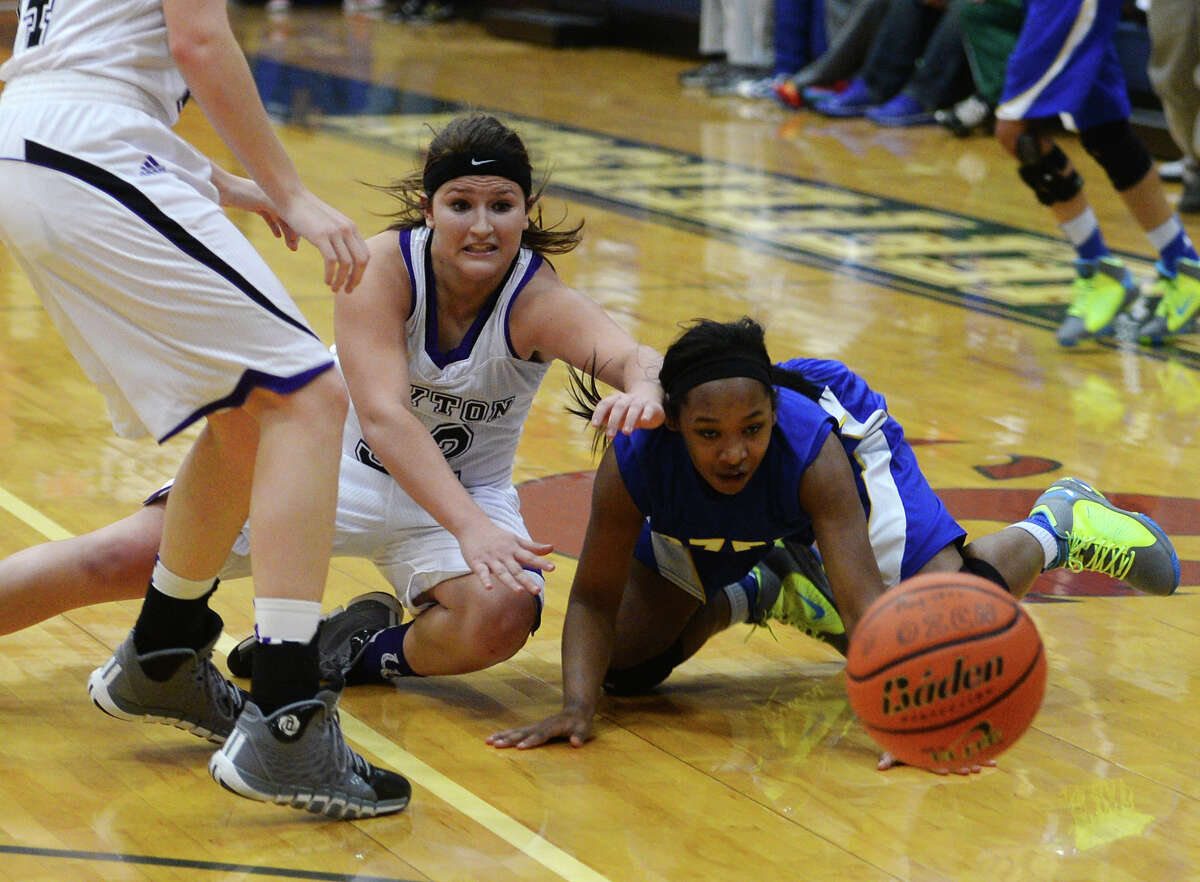 Ozen girls advance to Area round with win over Dayton