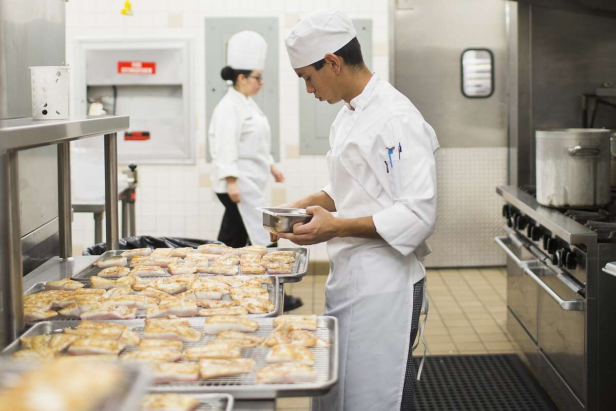 Coast Guard school takes local approach to training chefs