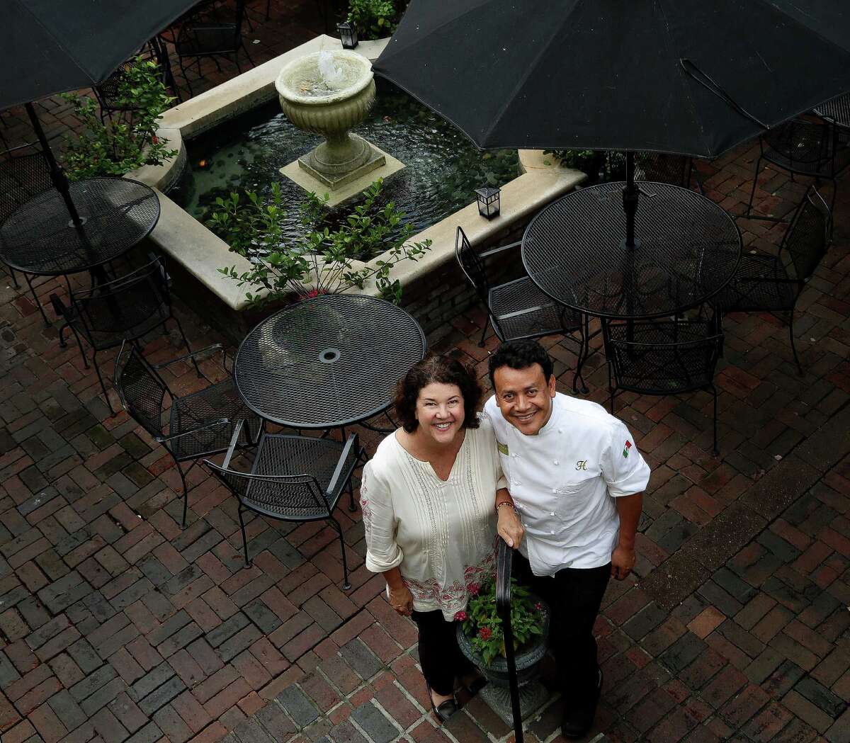 Couples, experts offer tips on staying in love