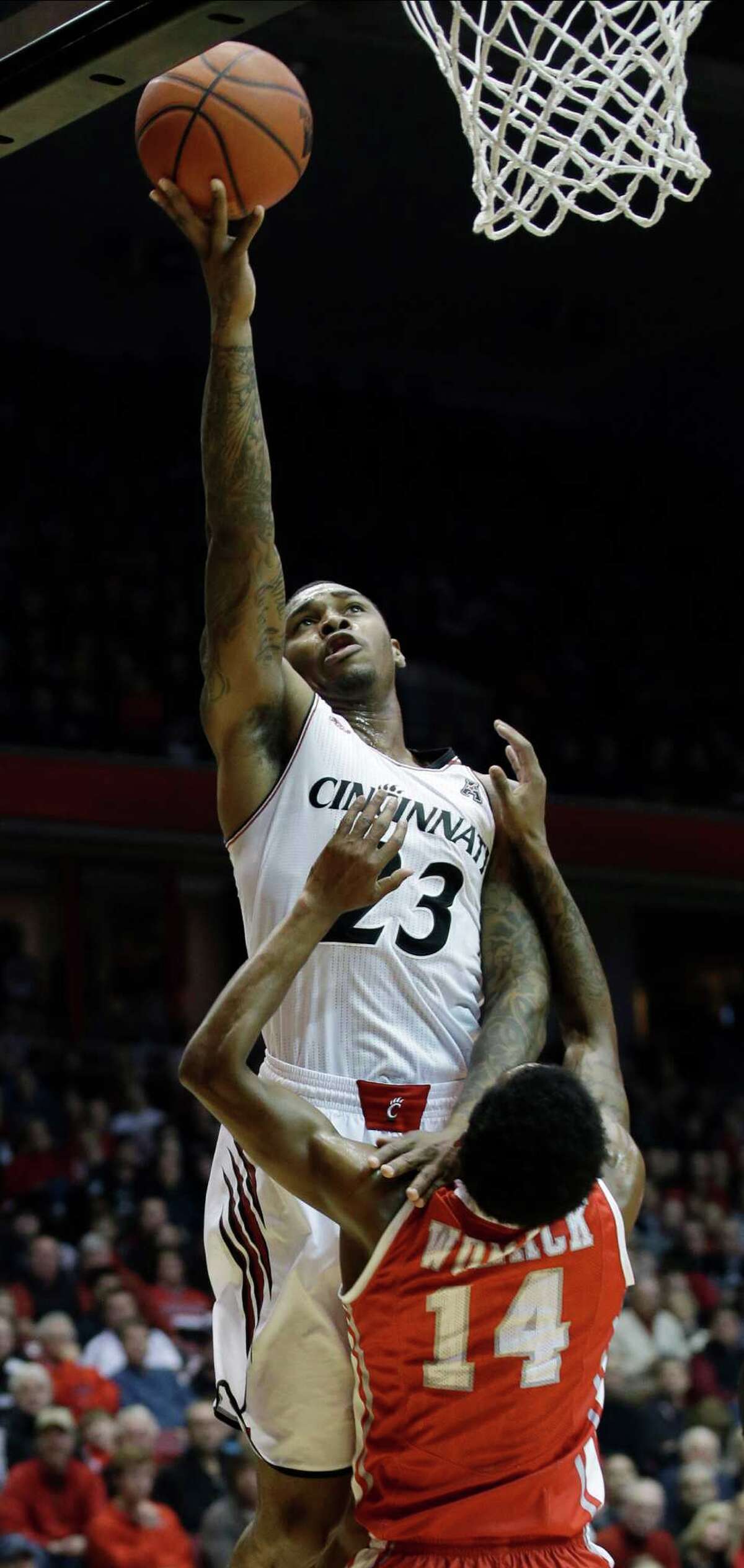 UH comes up short in loss to No. 10 Cincinnati