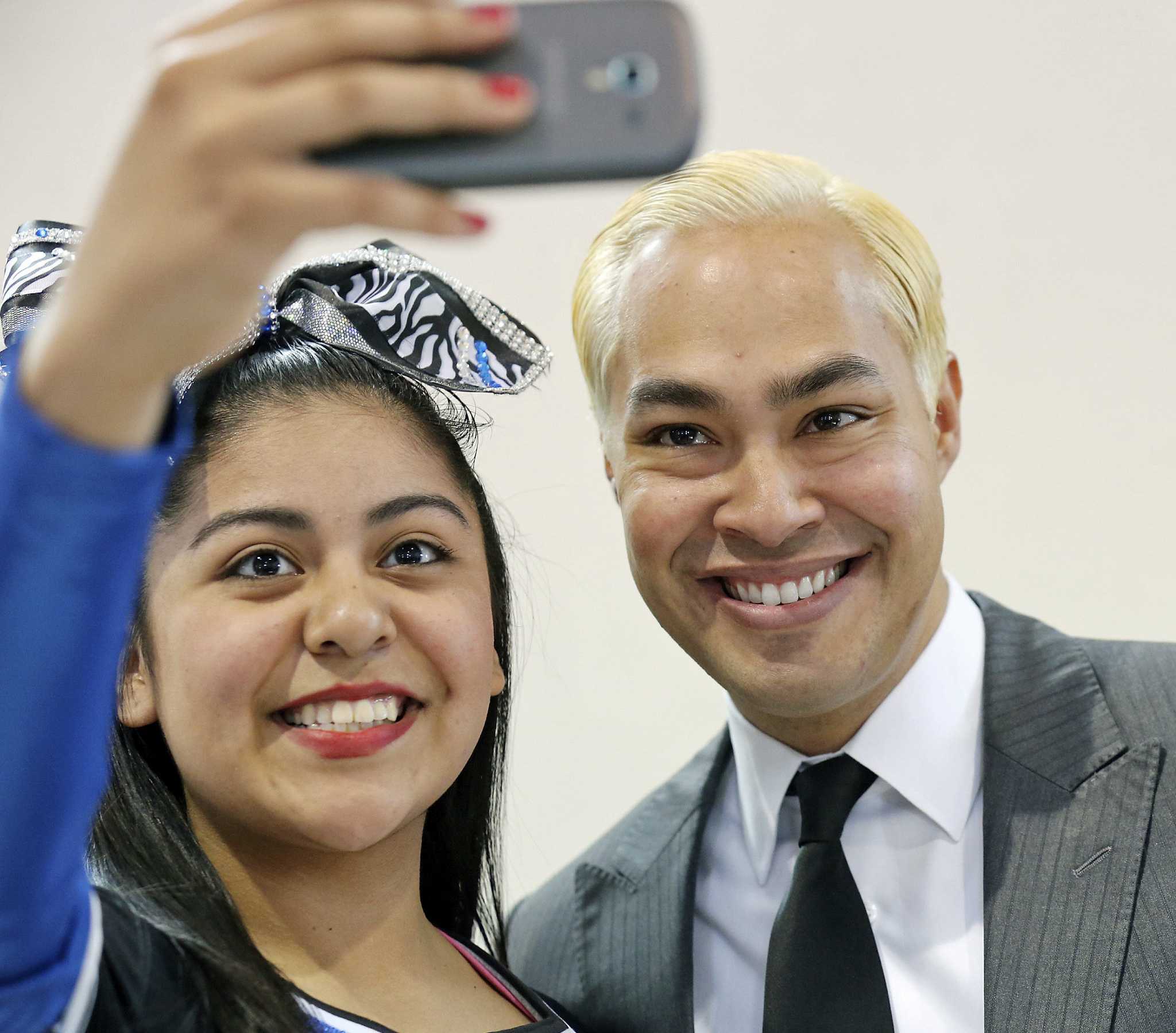 Now you can tell the Castro brothers apart