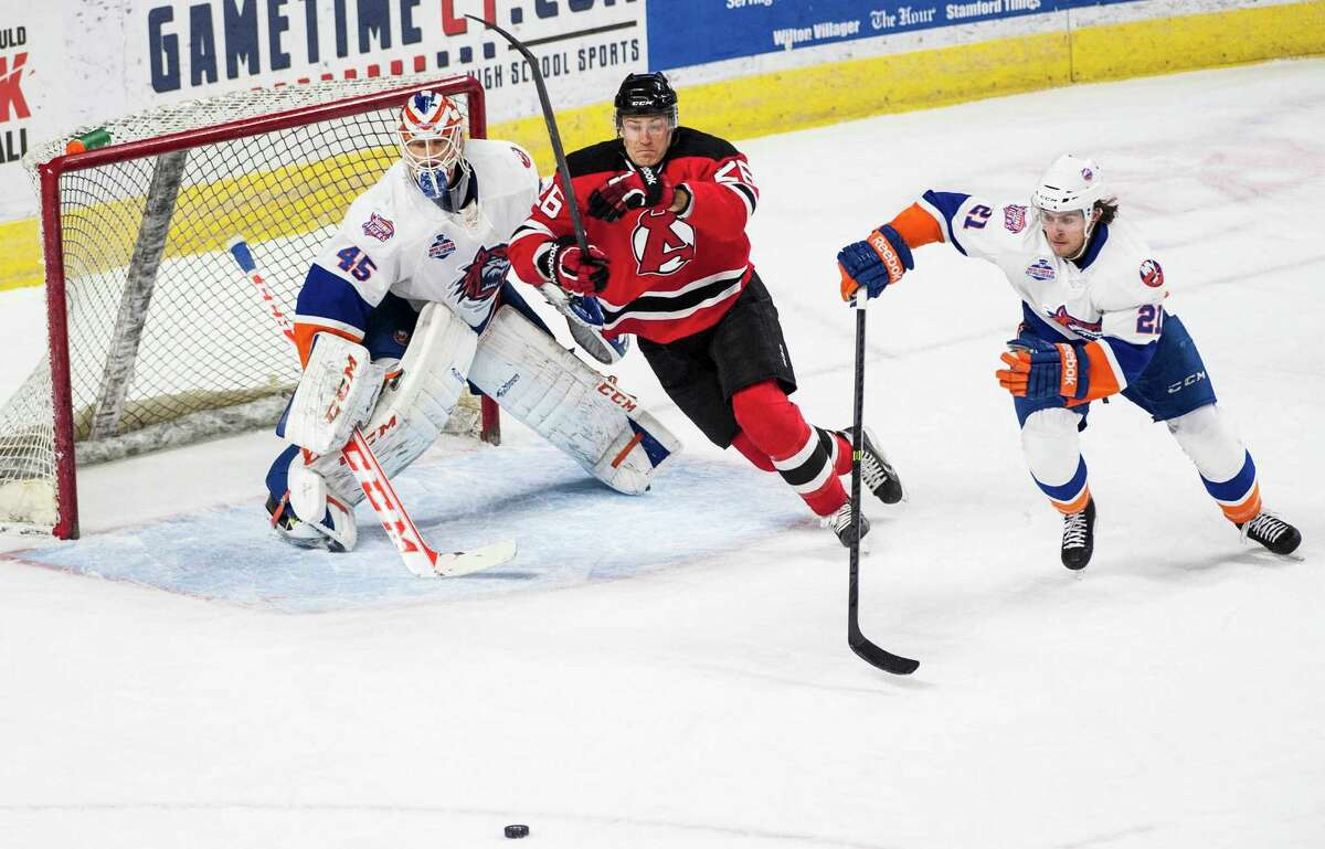 Nilsson, Sound Tigers hold off Devils