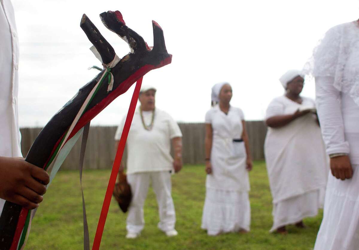 Santeria “priest” arraigned in grave robbery case