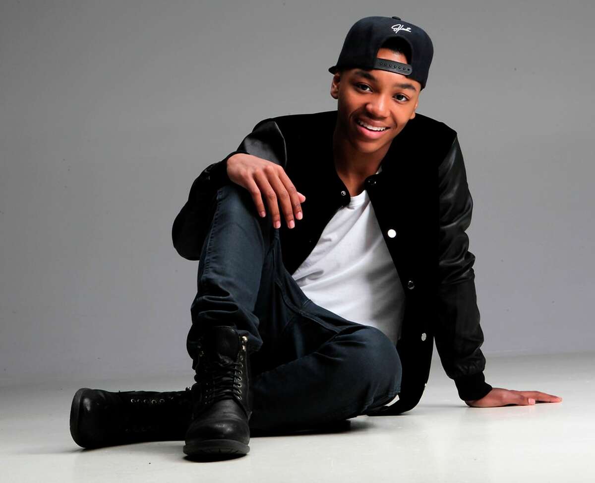 Houston's Josh Levi signs with pop group Citizen Four