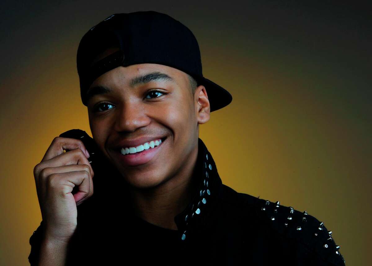 Houston's Josh Levi signs with pop group Citizen Four