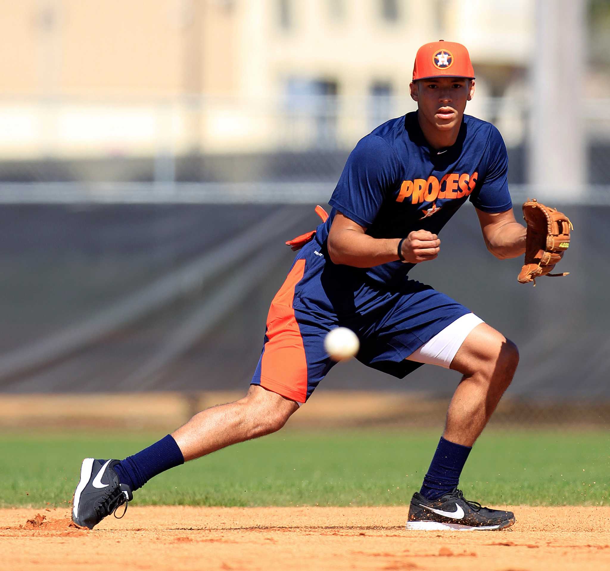 Astros report: Porter sees 4 competing for closer's job