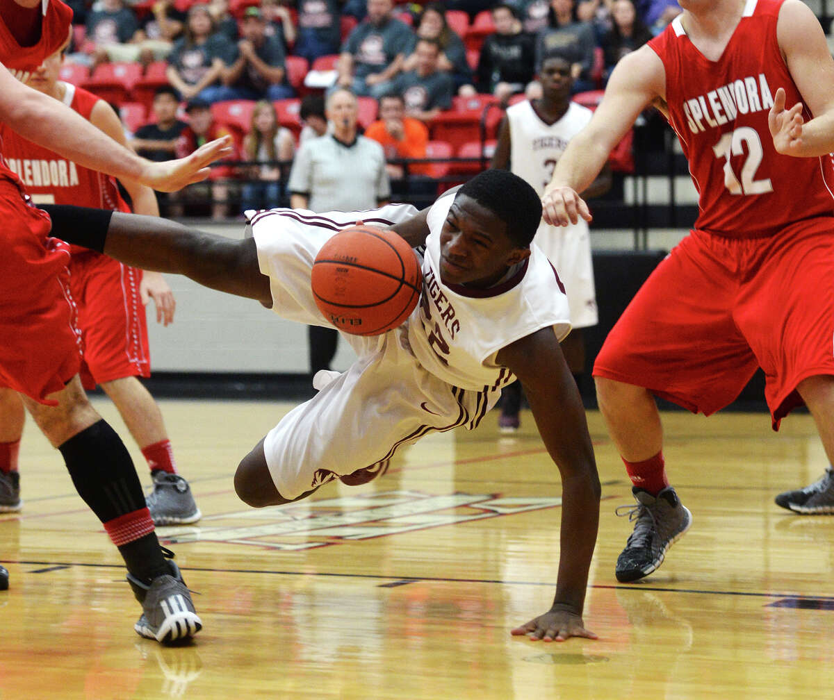 Silbee piles on big win vs. Splendora