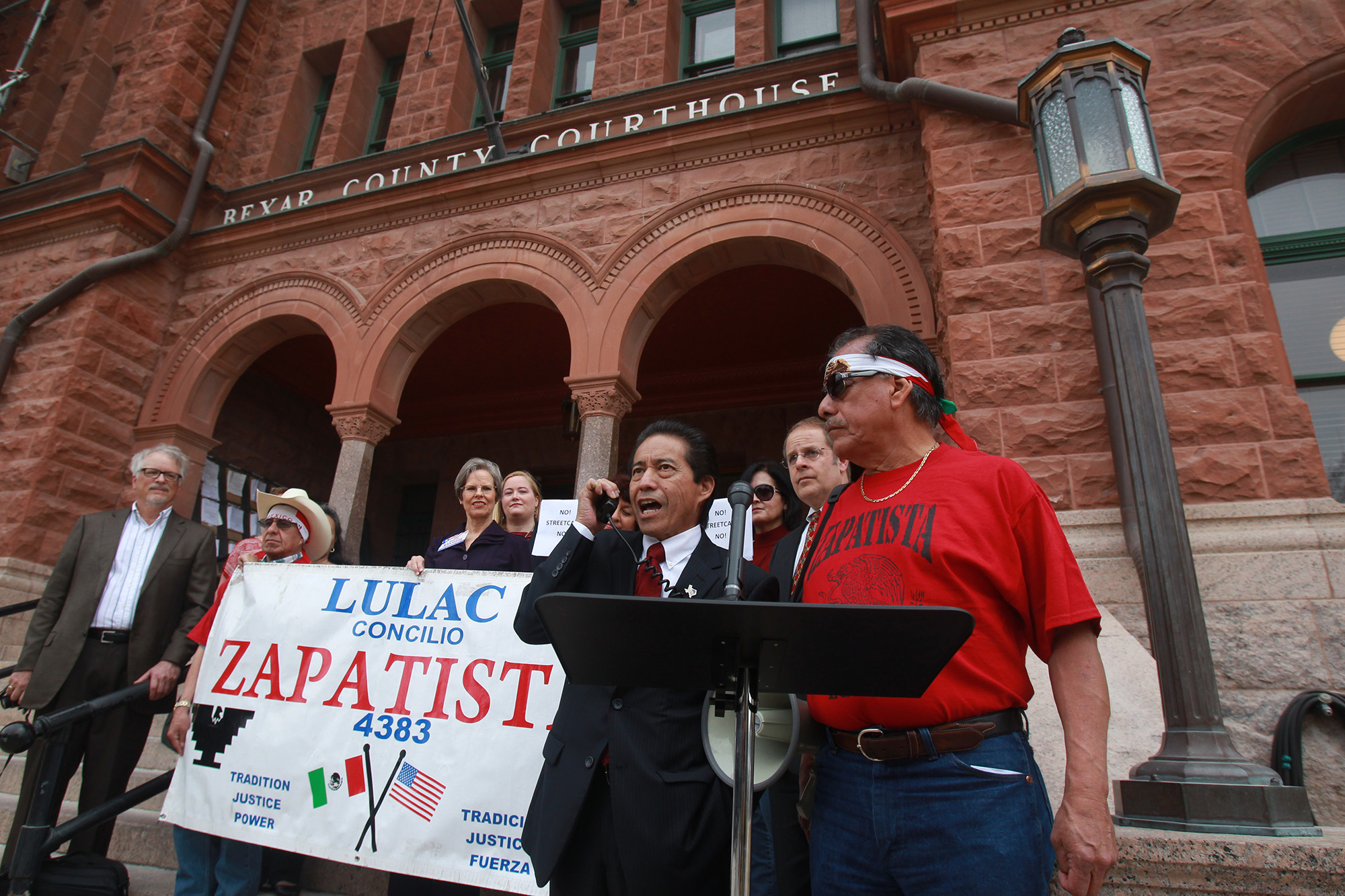 Streetcar opponents protest project on courthouse steps