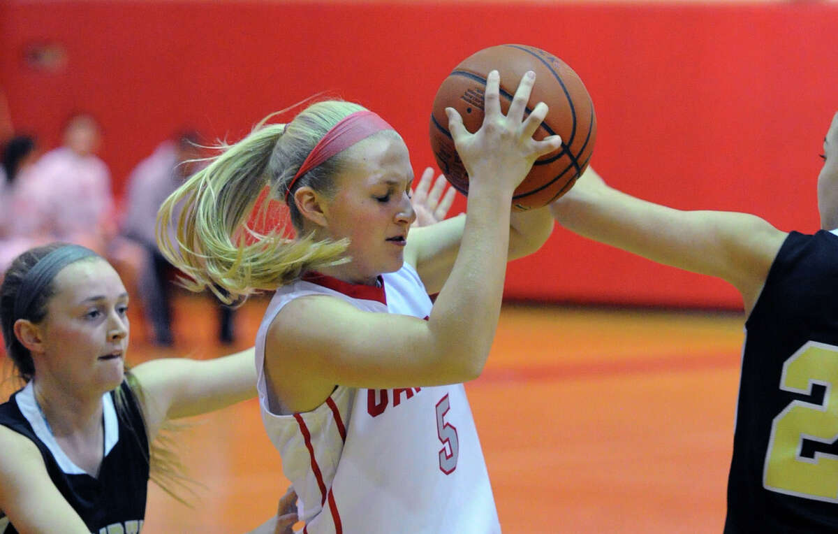 Greenwich girls basketball team edges Trumbull in key FCIAC matchup