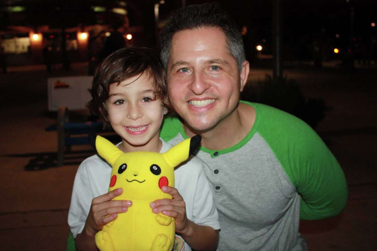 mySpy: Rodeo goers enjoy Pitbull at the rodeo