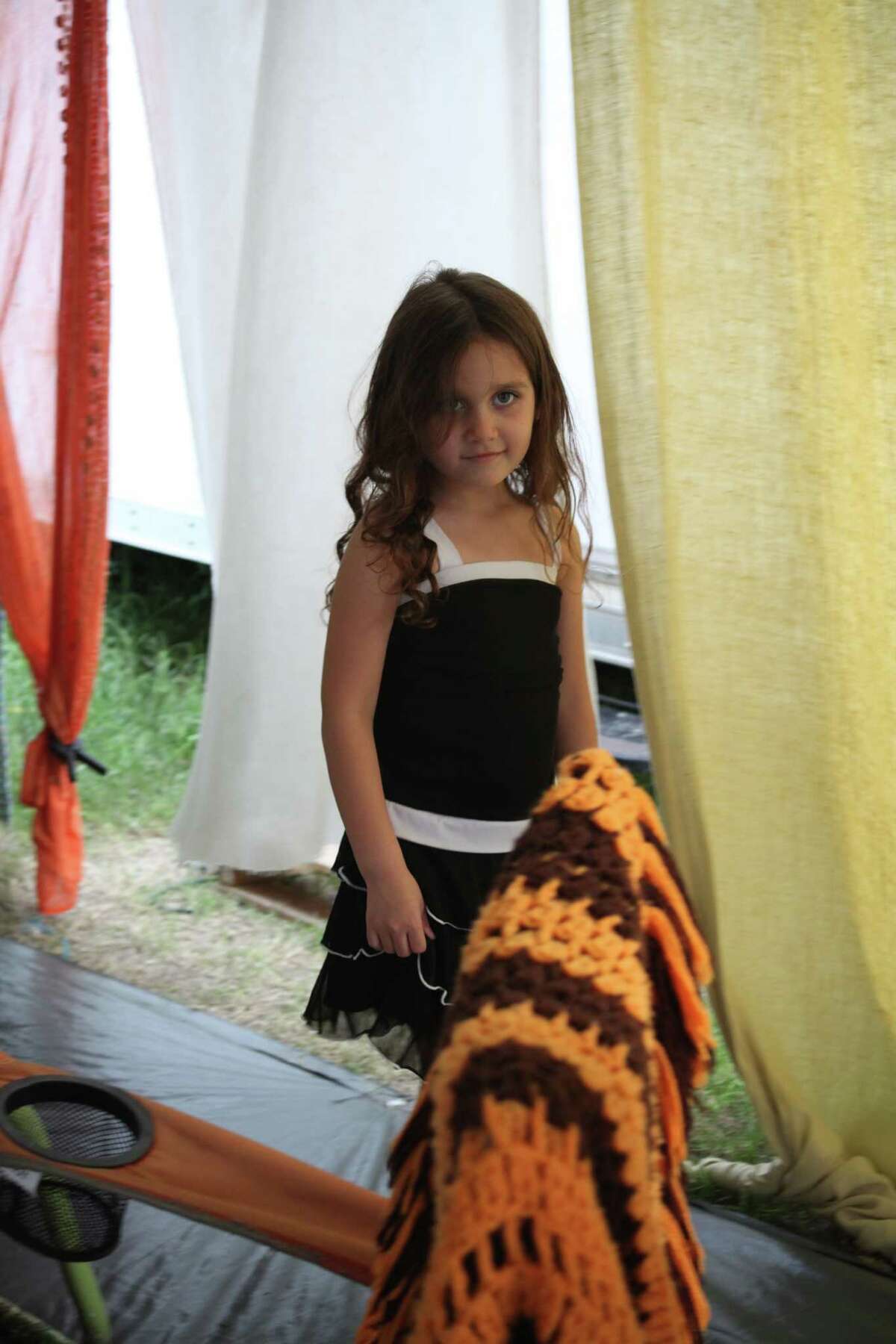 mySpy: Rodeo goers enjoy Pitbull at the rodeo