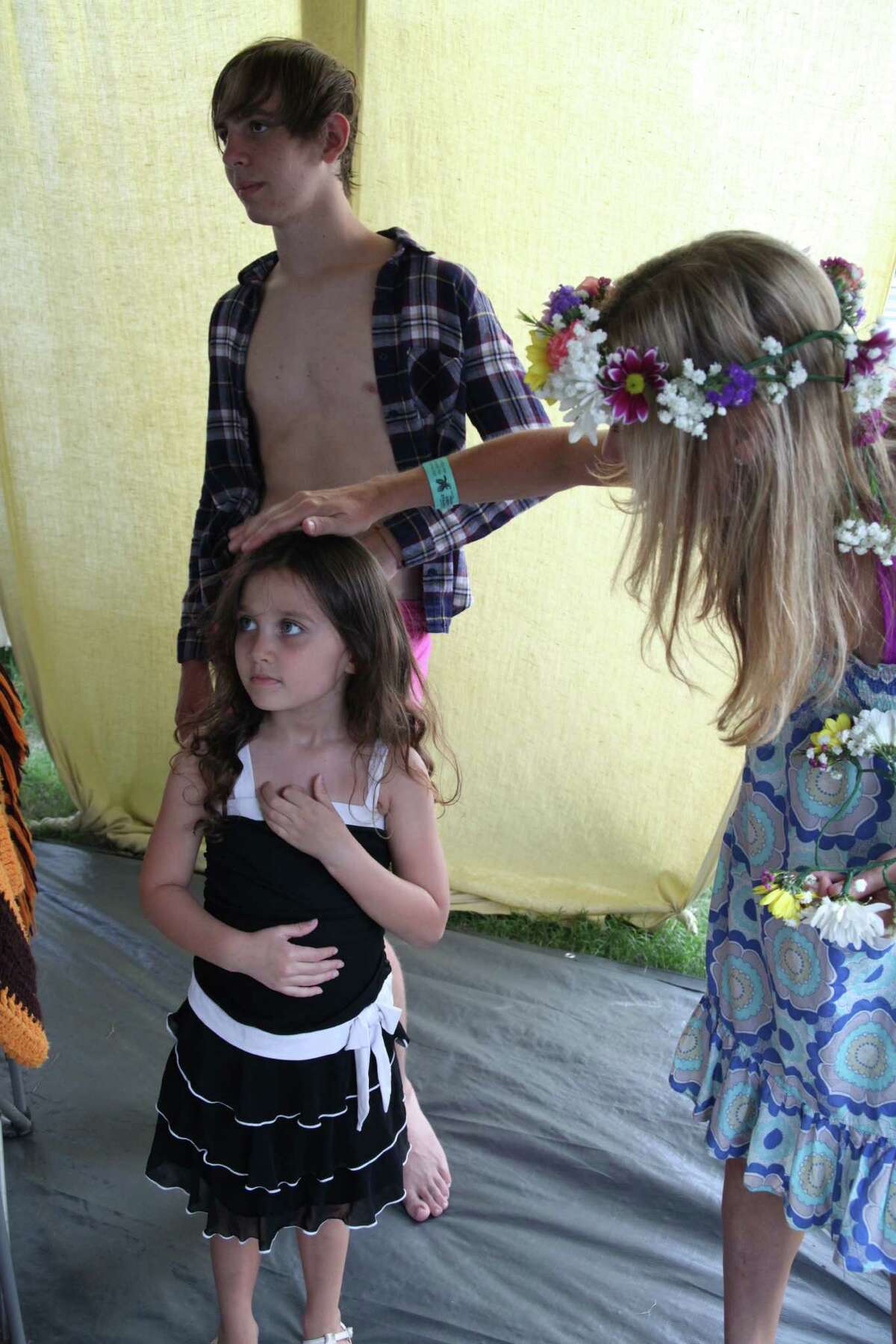 mySpy: Rodeo goers enjoy Pitbull at the rodeo