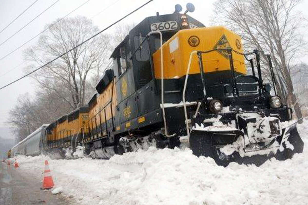 Derailed train engine gets back on tracks