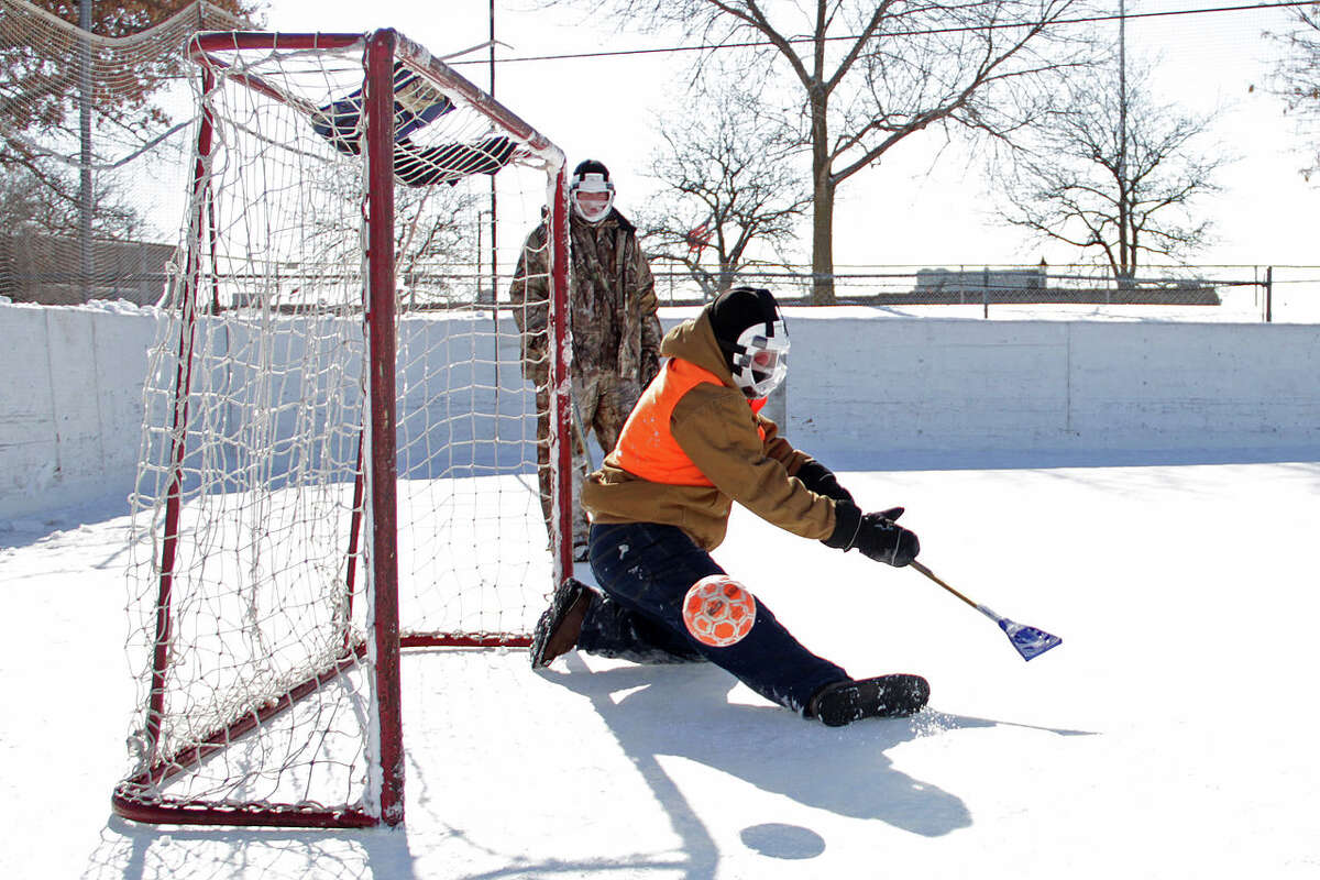 The differences between hockey rivals Canada, U.S.