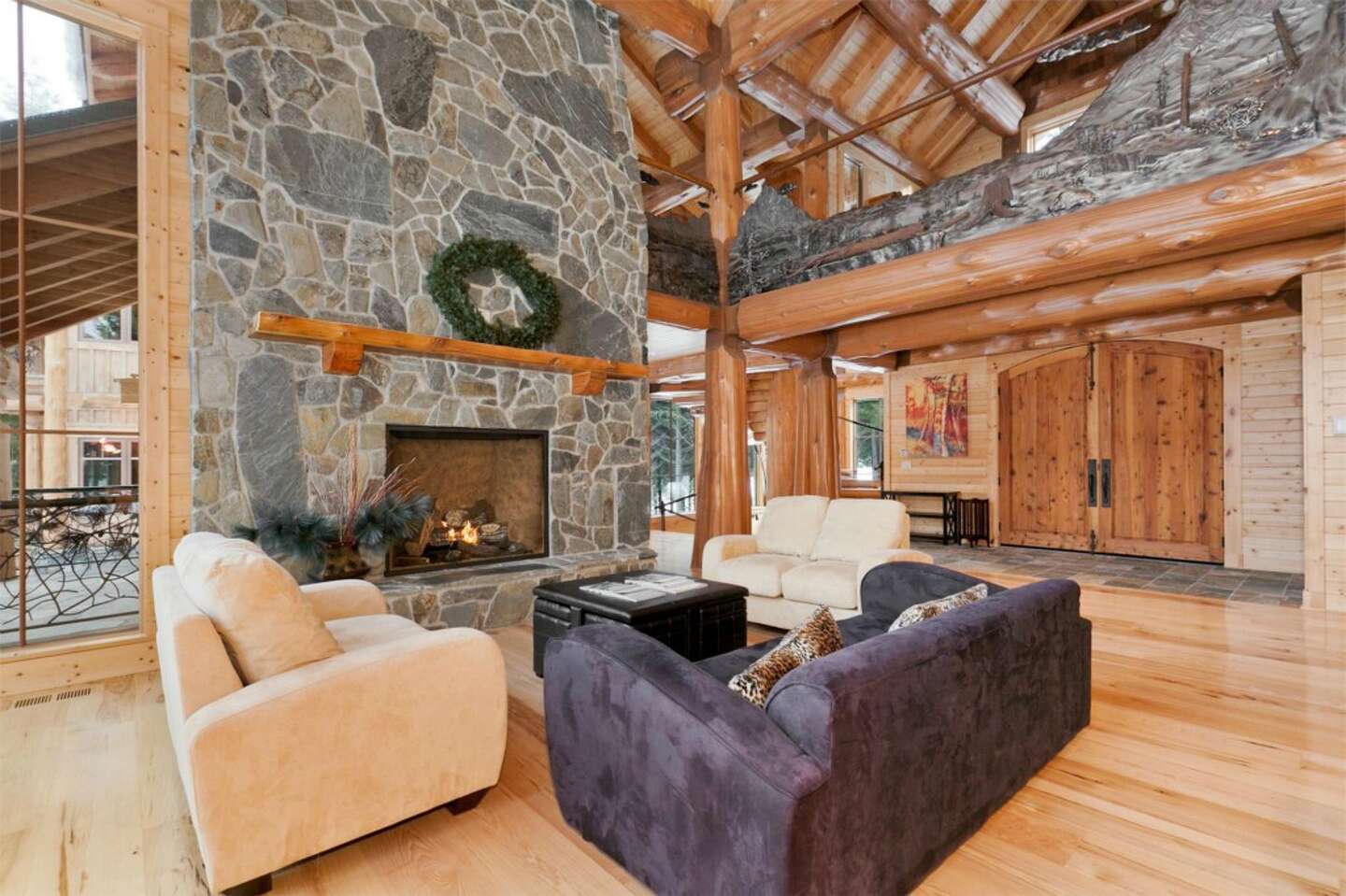 Cle Elum lodge made from massive logs