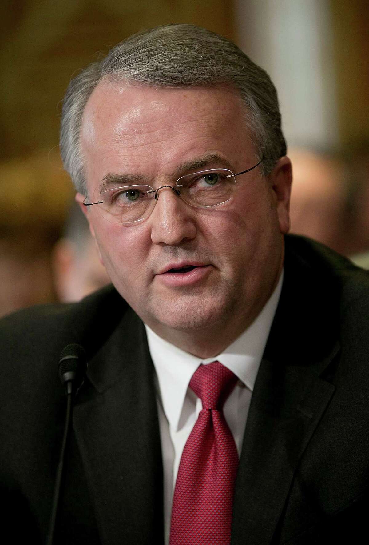 Oil companies track ahead of regulators on crude rail safety