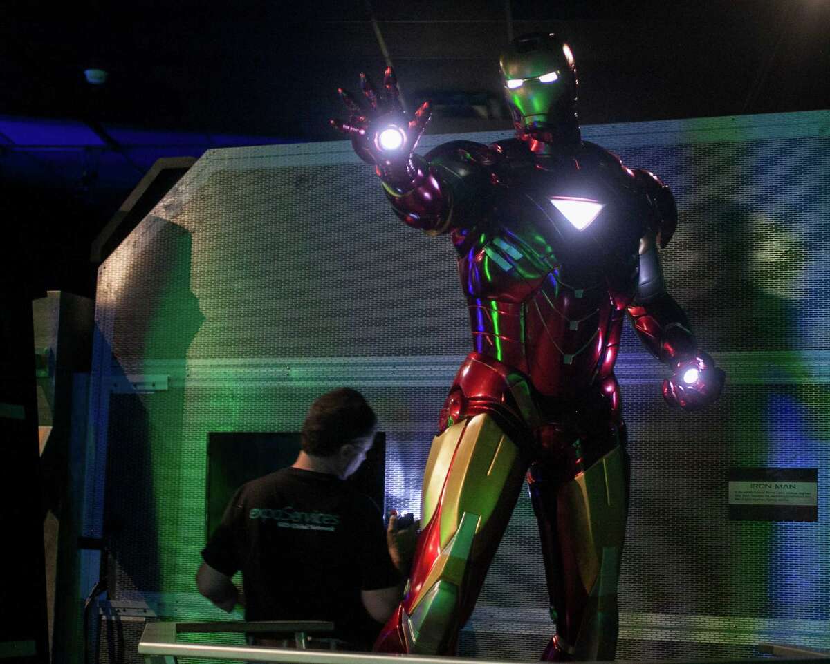 'Alien' & 'Androids' invasion