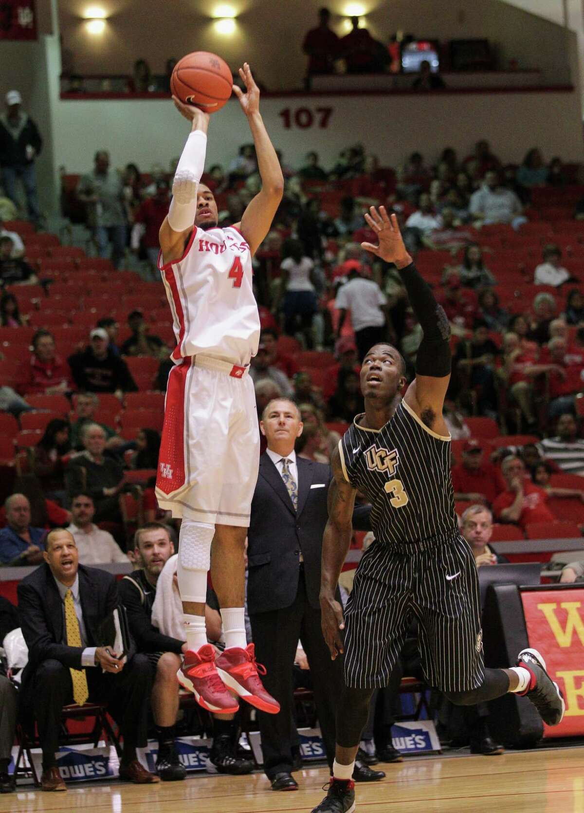 Thomas, bench brigade key UH’s win over Central Florida