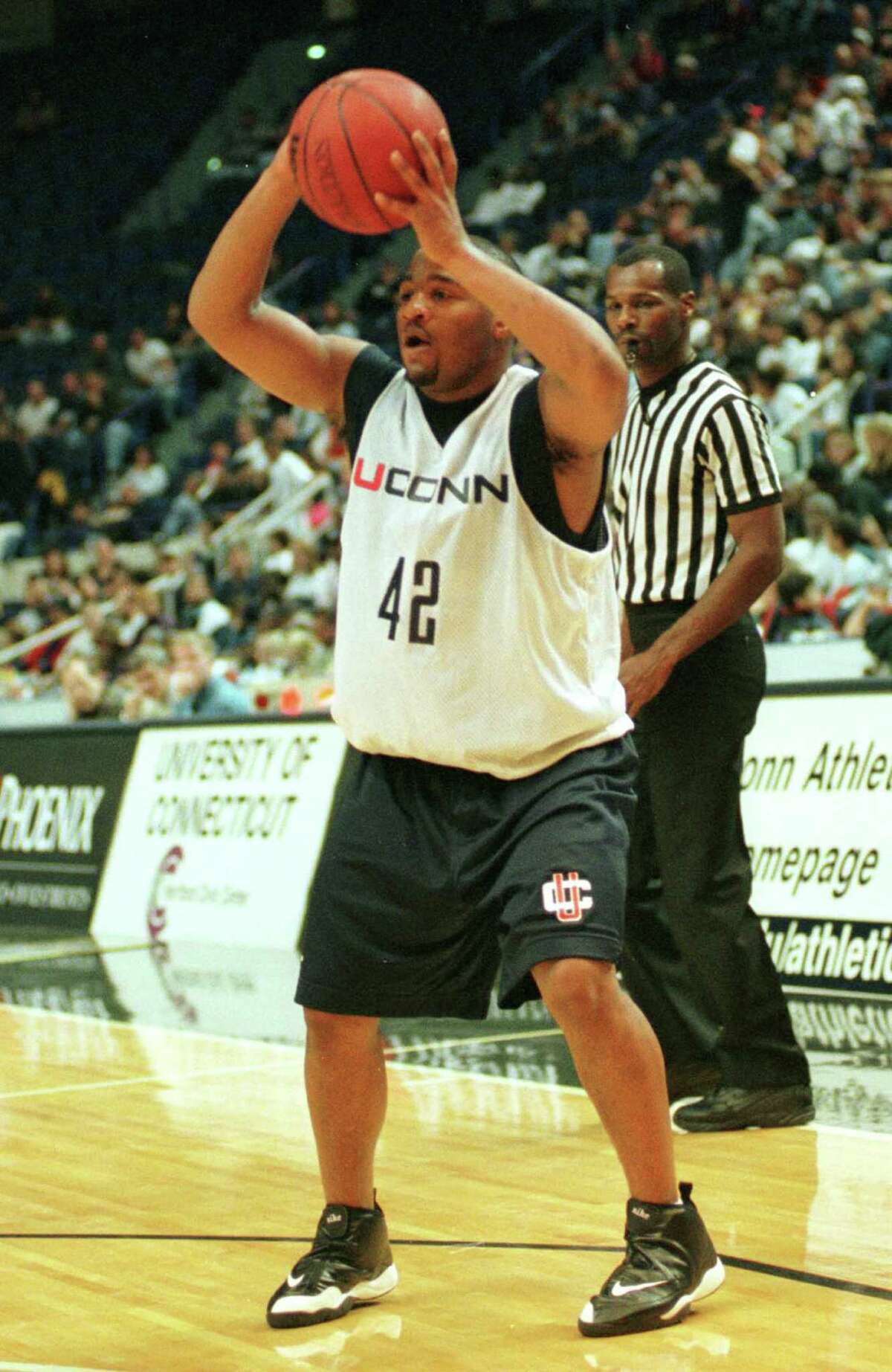 El-Amin, Huskies honored for winning 'Duke Invitational'