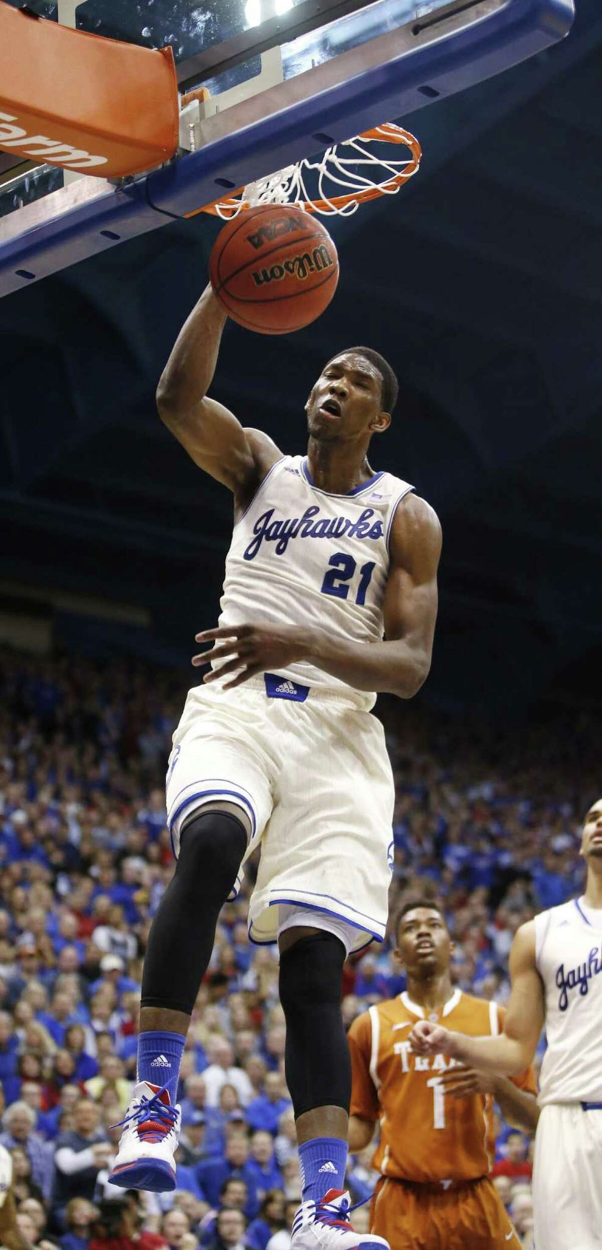 Kansas avenges loss to UT in stunning fashion