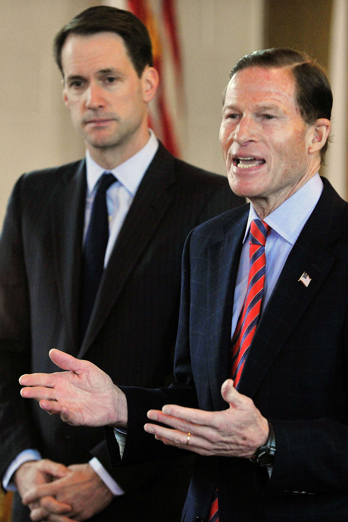 Blumenthal, Himes: Back Ukrainian people